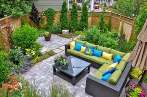Patios Traseros: Diseño Creativo para un Espacio Único - JARDINES CASA